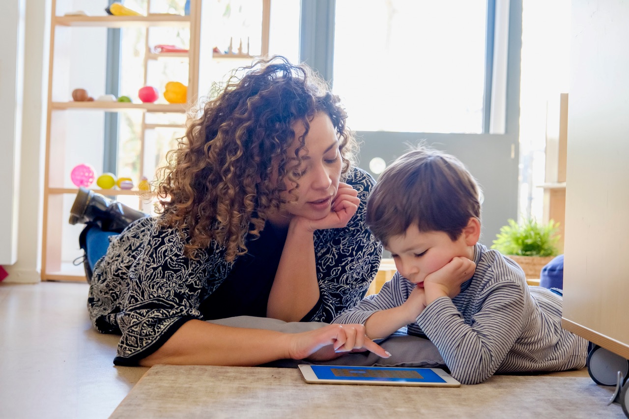 Ouders positiever over effect van media op opvoeding - Vakblad Vroeg